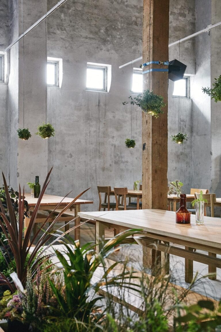 10 Low Budget Small Restaurant Design Examples