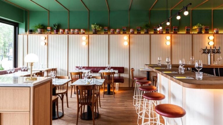 How to Design a Restaurant Floor Plan (+ Layout Examples)